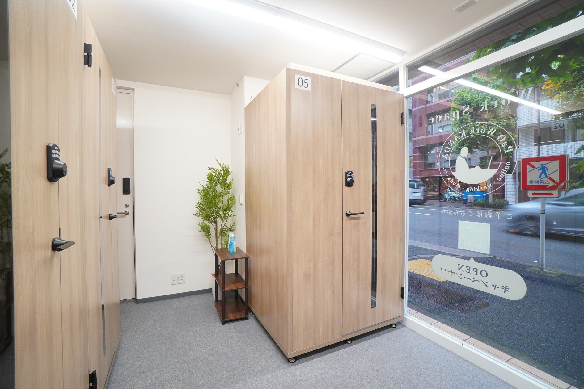 ＜ミニマルワークスペース神田No.4＞神田駅徒歩2分！完全個室⭐️高速光Wi-Fi/モニター無料の写真9