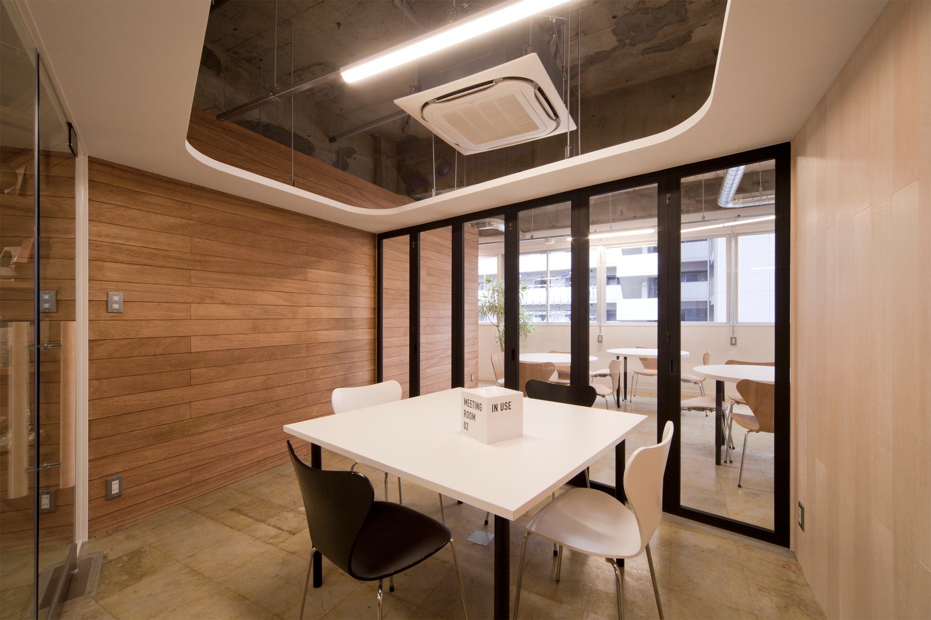 勾当台公園から徒歩10分のお洒落な会議室の写真1