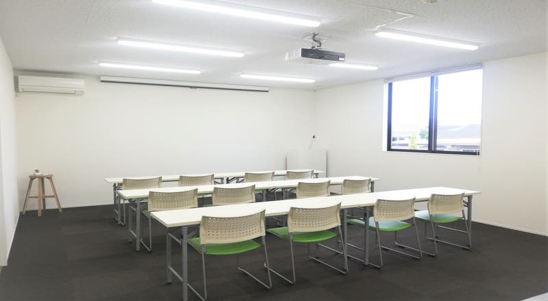 【会議室B（12名/17畳）】テレワーク、レンタルスペース、会議、セミナー、研修等に（Wi-Fi完備）