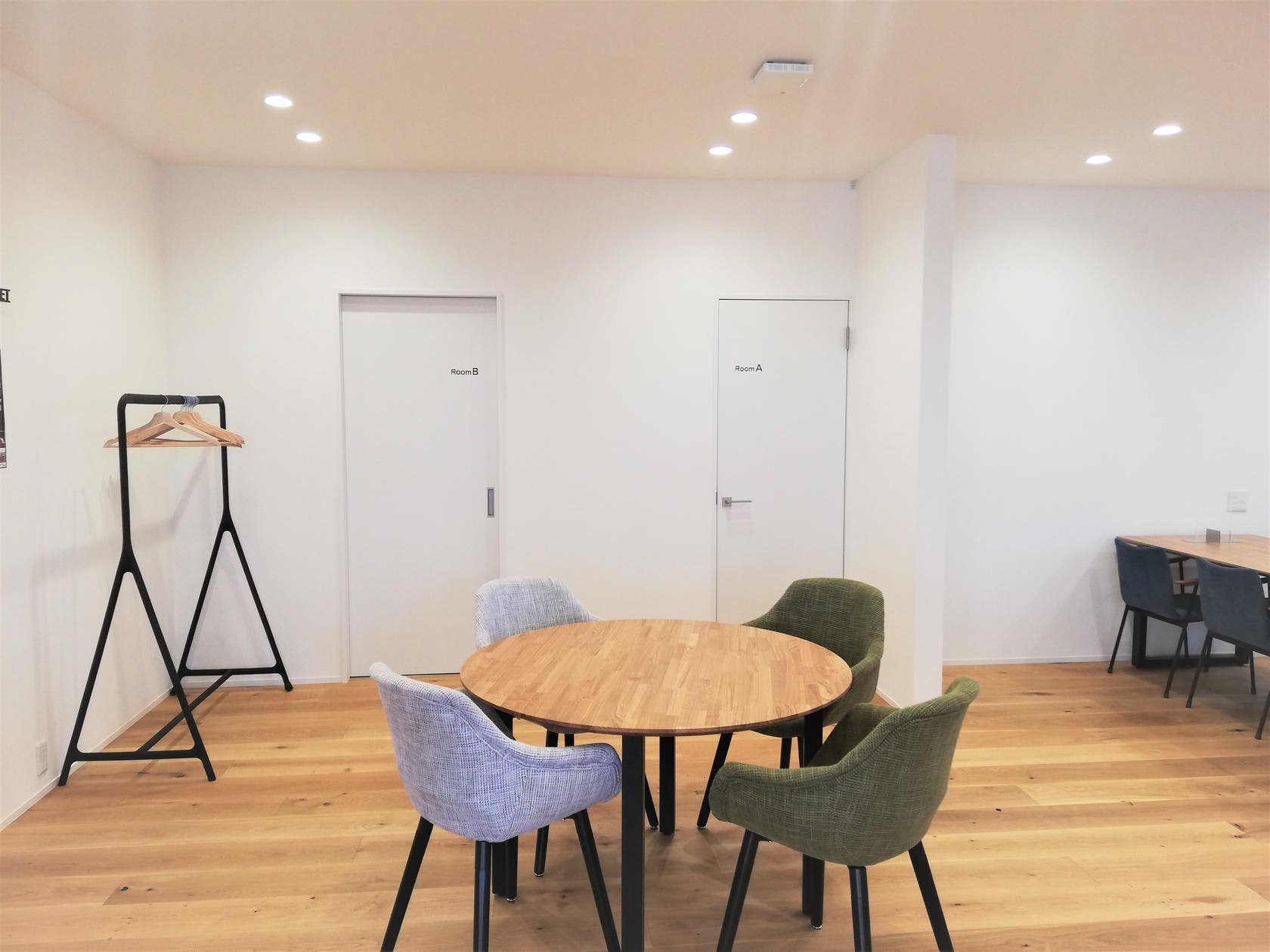 【会議室B（12名/17畳）】テレワーク、レンタルスペース、会議、セミナー、研修等に（Wi-Fi完備）の写真4