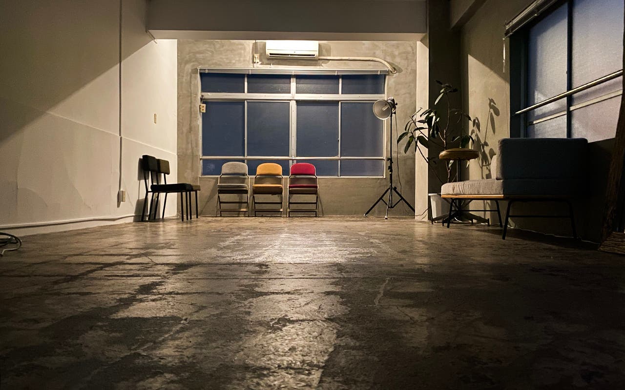 優しい自然光が入るヴィンテージビル内のインダストリアルな空間！LED＆ストロボなど無料で使える照明機材も充実！！の写真22