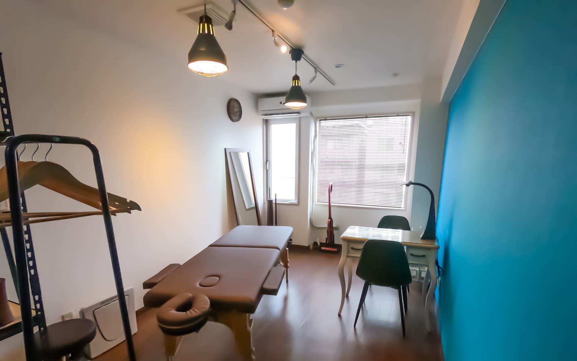 好評営業中♪☆横浜駅徒歩２分☆横浜らしいマリンをイメージした落ち着いた雰囲気のレンタルサロンの写真5