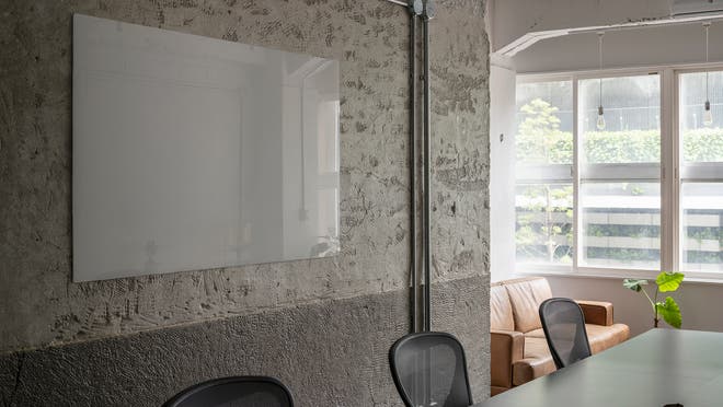 虎ノ門ヒルズ駅B4出口徒歩1分。虎ノ門ヒルズ隣接の好立地。質の高いデザイナーズ家具が揃った天井高3m以上のワークスペース。の写真10