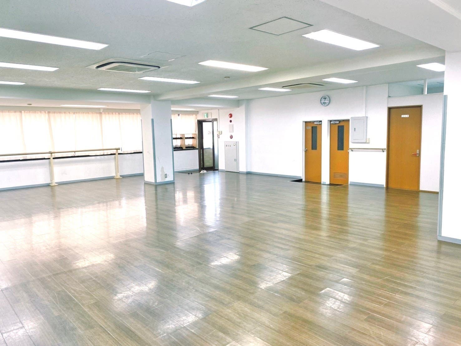 【駅近・深夜利用可✨】100㎡の広々空間だから大人数◎バレエ・ダンスの練習│撮影│セミナー│控室│など…幅広くお使いいただけますの写真4