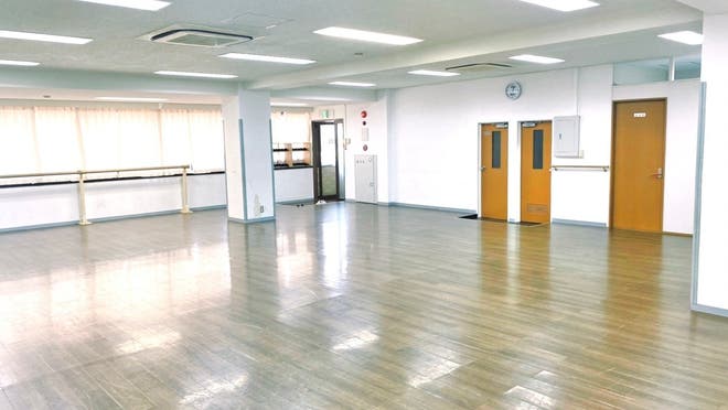 【駅近・深夜利用可✨】100㎡の広々空間だから大人数◎バレエ・ダンスの練習│撮影│セミナー│控室│など…幅広くお使いいただけますの写真4