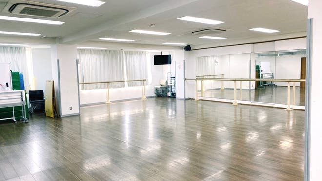 【駅近・深夜利用可✨】100㎡の広々空間だから大人数◎バレエ・ダンスの練習│撮影│セミナー│控室│など…幅広くお使いいただけますの写真2