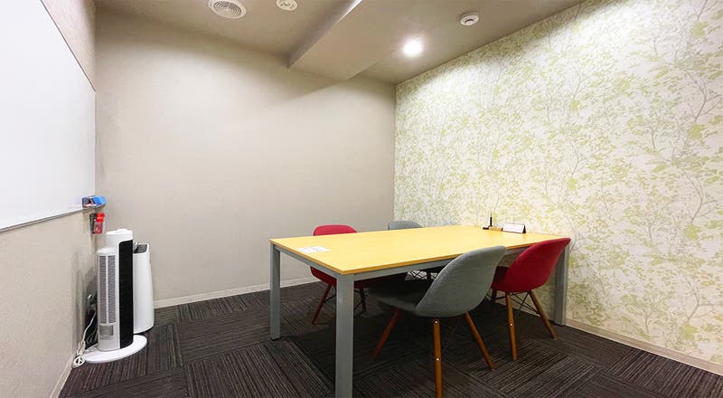 【名古屋伏見駅徒歩1分！】4名用会議室#Wi-Fi＃電源＃フリードリンク#ホワイトボード