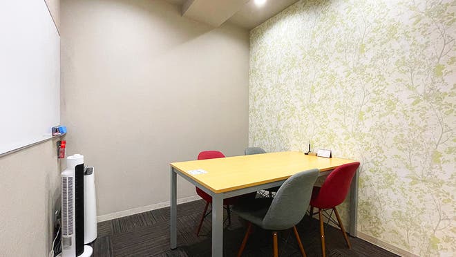 【名古屋伏見駅徒歩1分!】4名用会議室#Wi-Fi#電源#フリードリンク#ホワイトボードの写真1