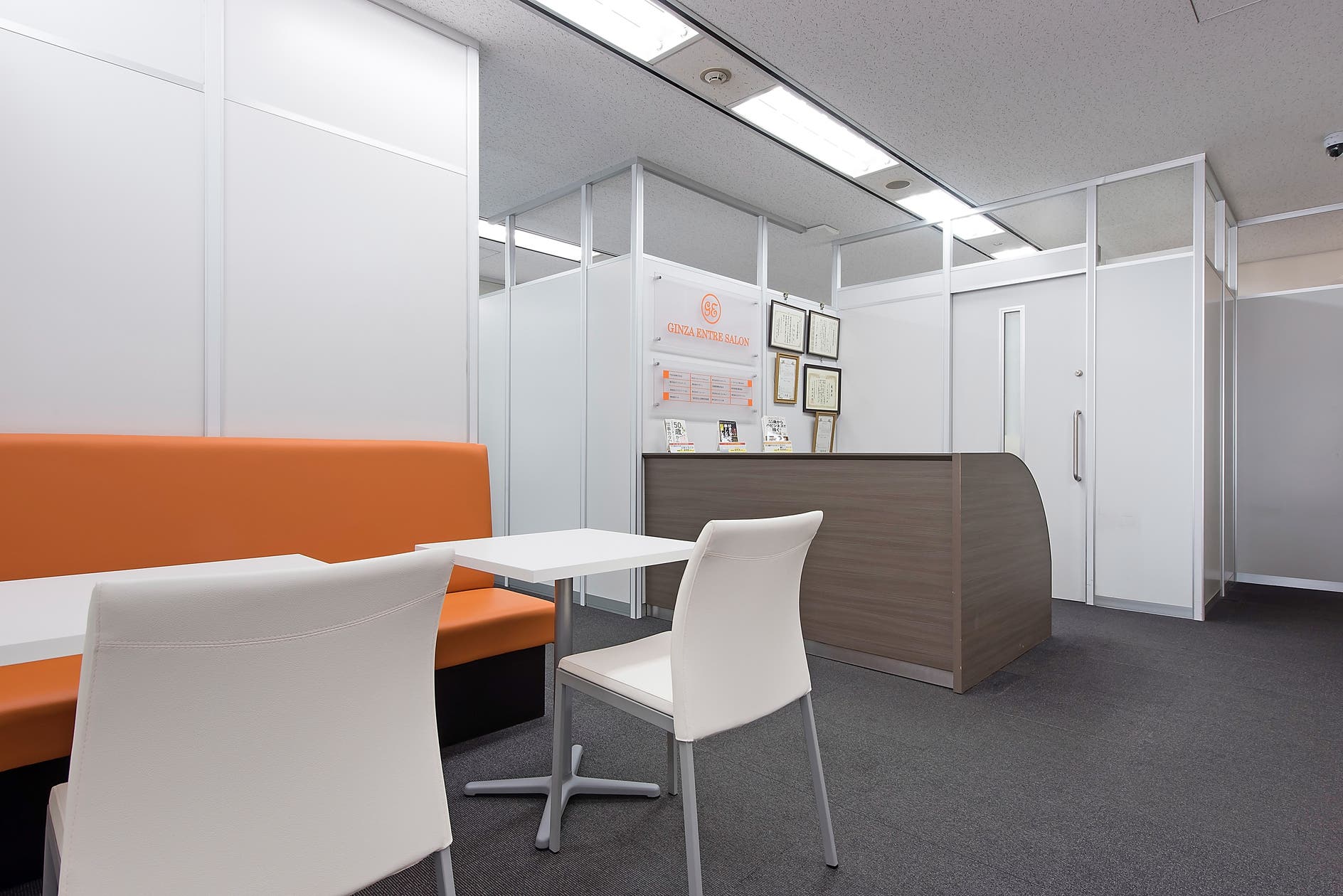 ⭐️東銀座駅から徒歩2分⭐️スタッフ常駐のため安心してご利用いただけます！（4名会議室）✨Wi-Fi有りの写真5