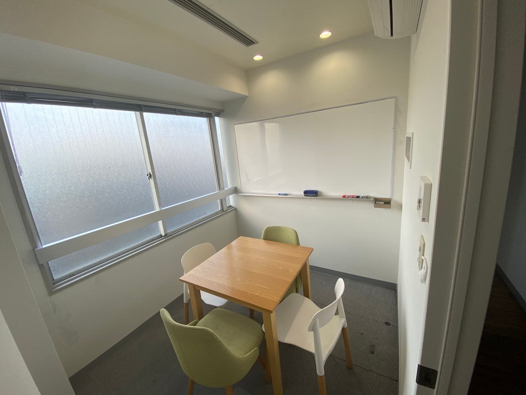 700円/1h★VIP1-3室、同ビル内に12部屋あり！テレワークにオススメの完全個室！の写真4