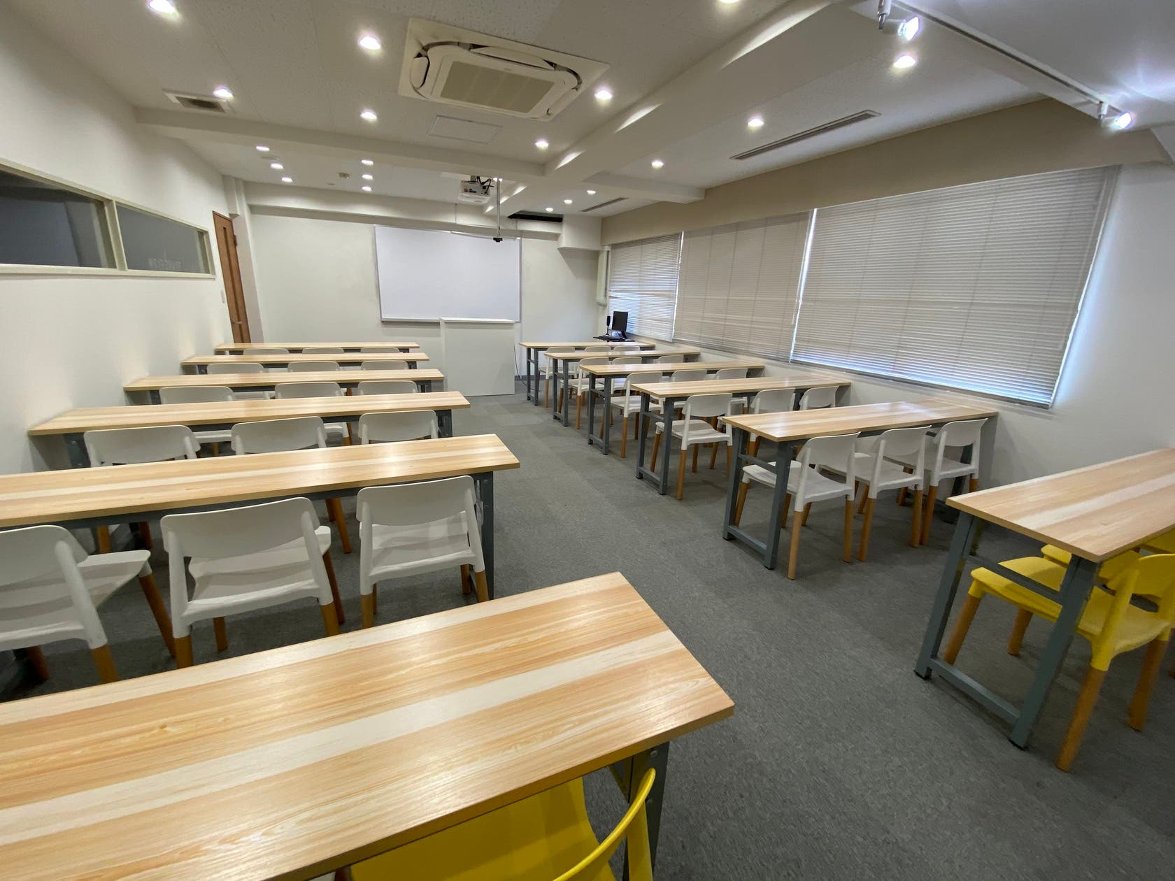 2,000円/1h★3A-D室、40名前後着席可能でリーズナブルな貸会議室！の写真5