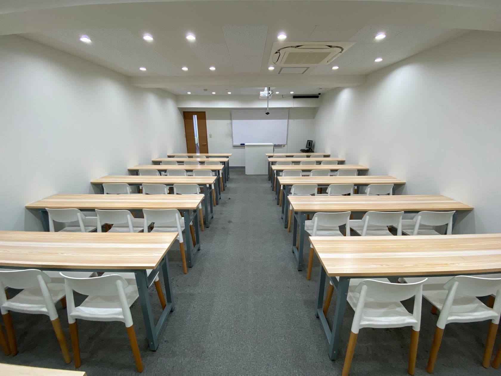 2,000円/1h★3A-D室、40名前後着席可能でリーズナブルな貸会議室！の写真11