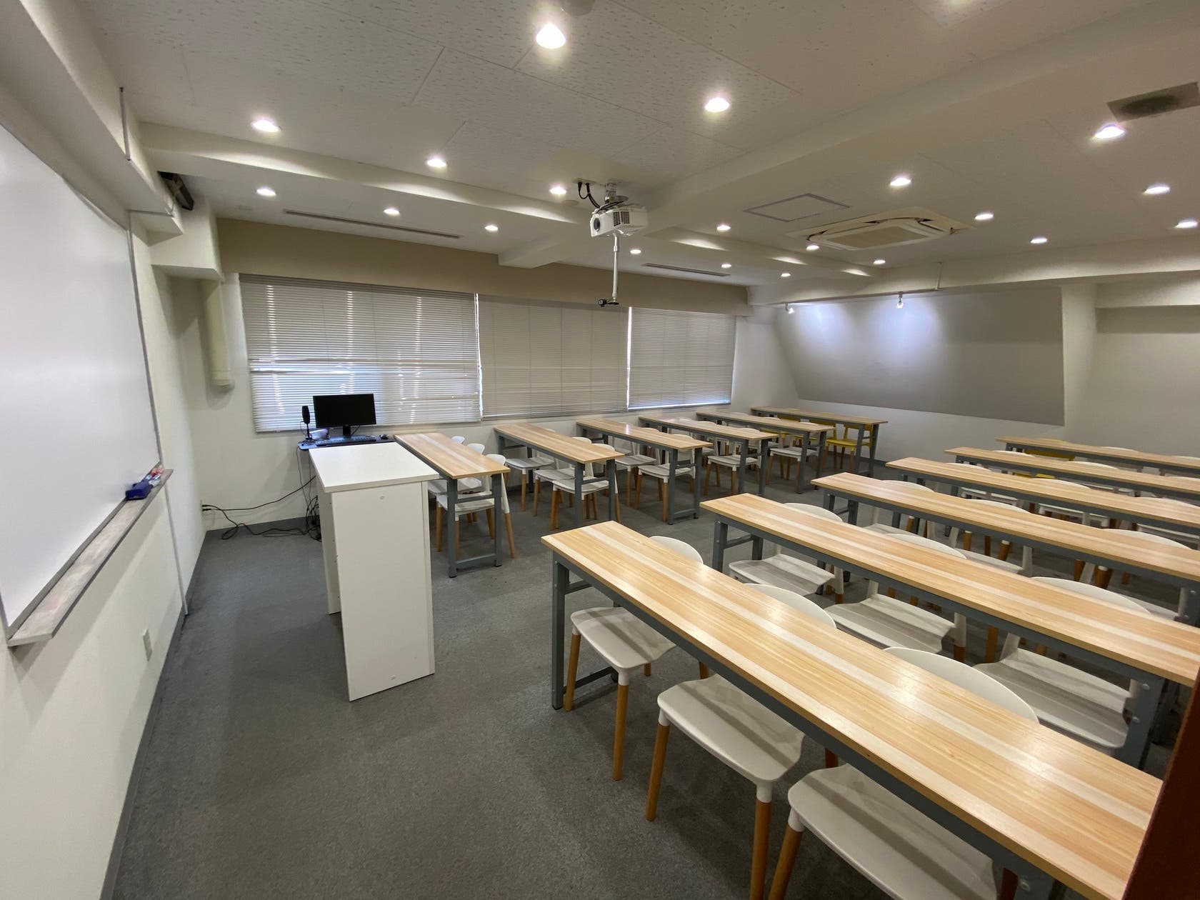 2,000円/1h★3A-D室、40名前後着席可能でリーズナブルな貸会議室！の写真4