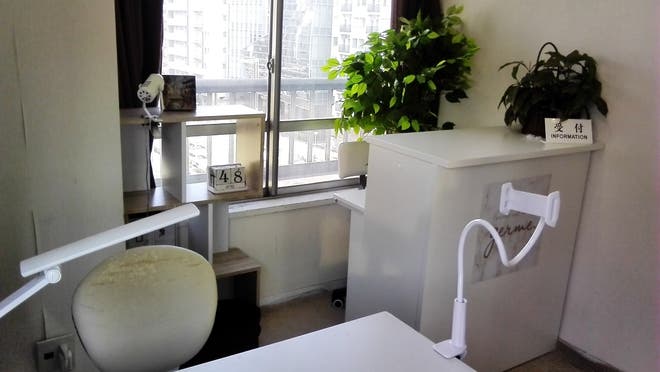 新宿御苑前から徒歩3分、本格ネイルサロン!設備充実 1時間600円!!の写真1