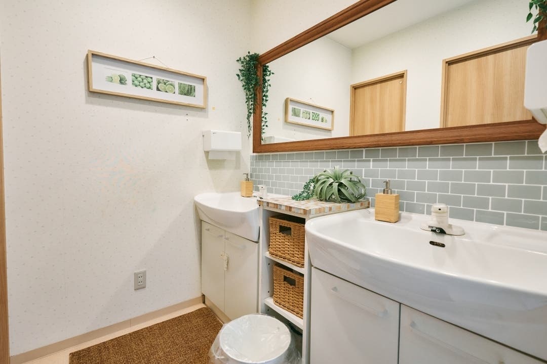 ベストホスト運営✨【目白駅3分】天高5m自然光の入る広い倉庫スタジオ！ダンス練習、窓際・白壁撮影/アンティーク&ビンテージ家具の写真25