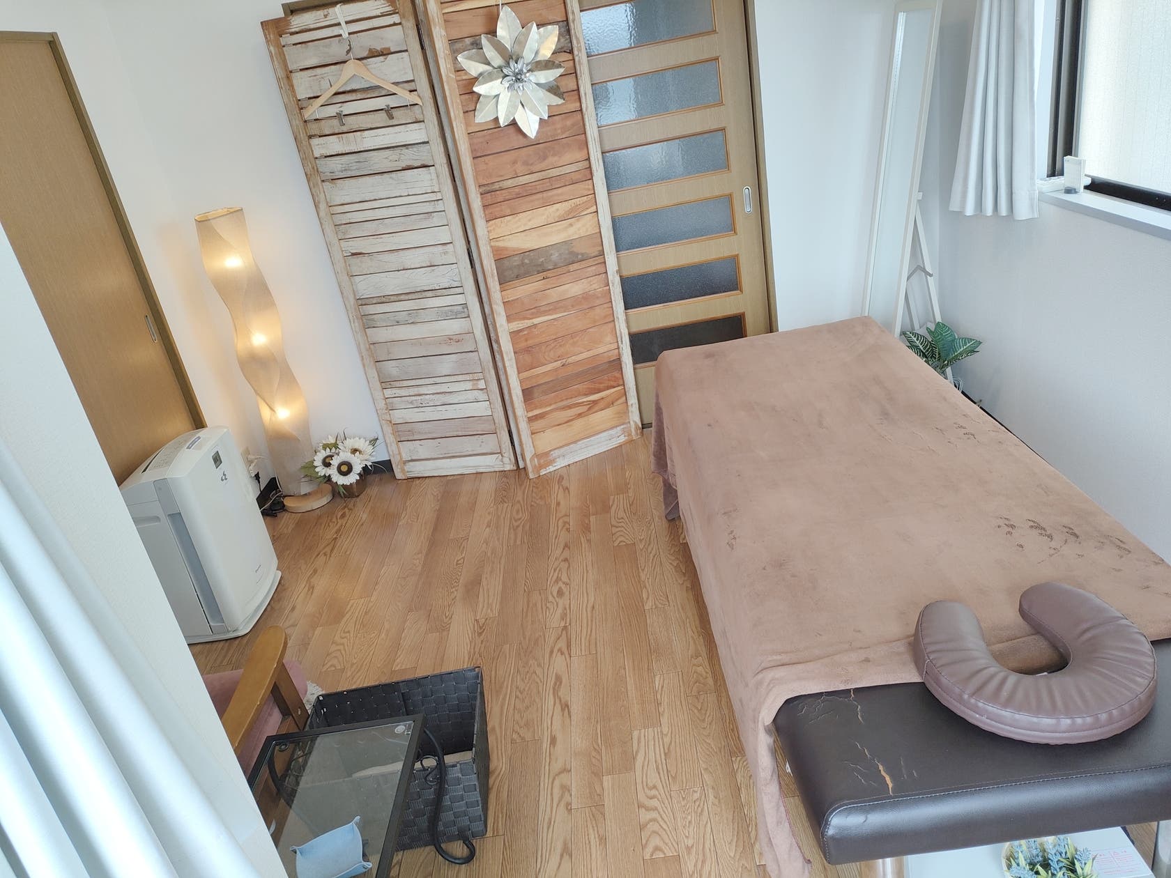 乃木坂駅1分♪六本木駅3分♪格安好立地レンタルサロン！陽当たり風抜け良好！使い勝手の良いコンパクトスペースの写真2