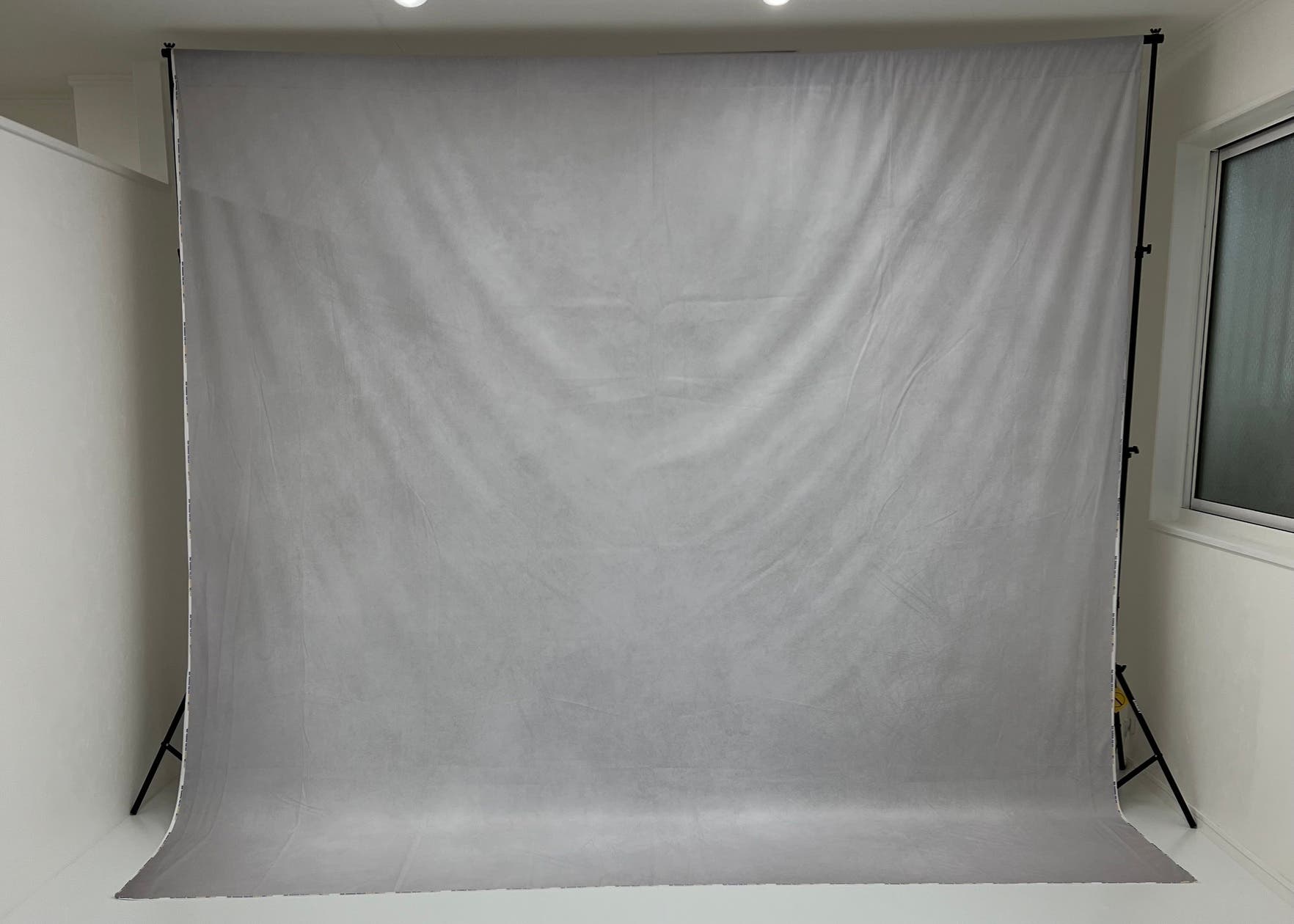 無料貸し出し　②撮影用背景布（シルバーグレイ）の画像1
