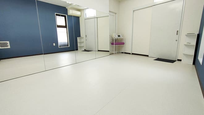 ダンスができるレンタルスタジオ|川口エリア最安値級の格安|3.6mの大型鏡|戸田からも近いの写真1