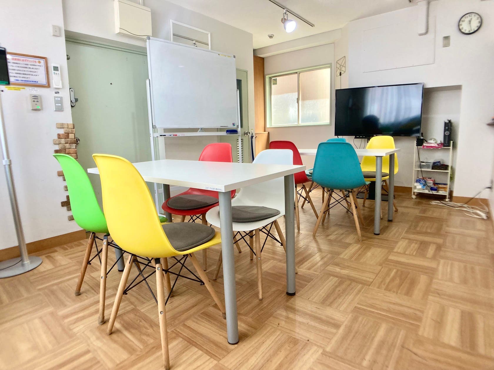 【楽らく会議室 神田】神田駅西口徒歩3分♪テレワーク・会議・セミナー・撮影・ゲーム・施術などにどうぞの写真5