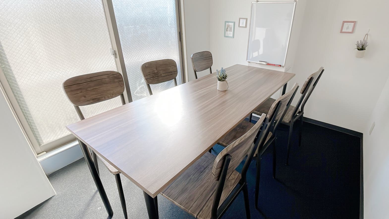 🎊好立地🎊｜🉐格安｜横浜駅4分❗VIVRE・ドンキ近く｜高速WiFi⚡｜👞土足🆗｜Colormell 横浜西口店 A室［〜6名］の写真1