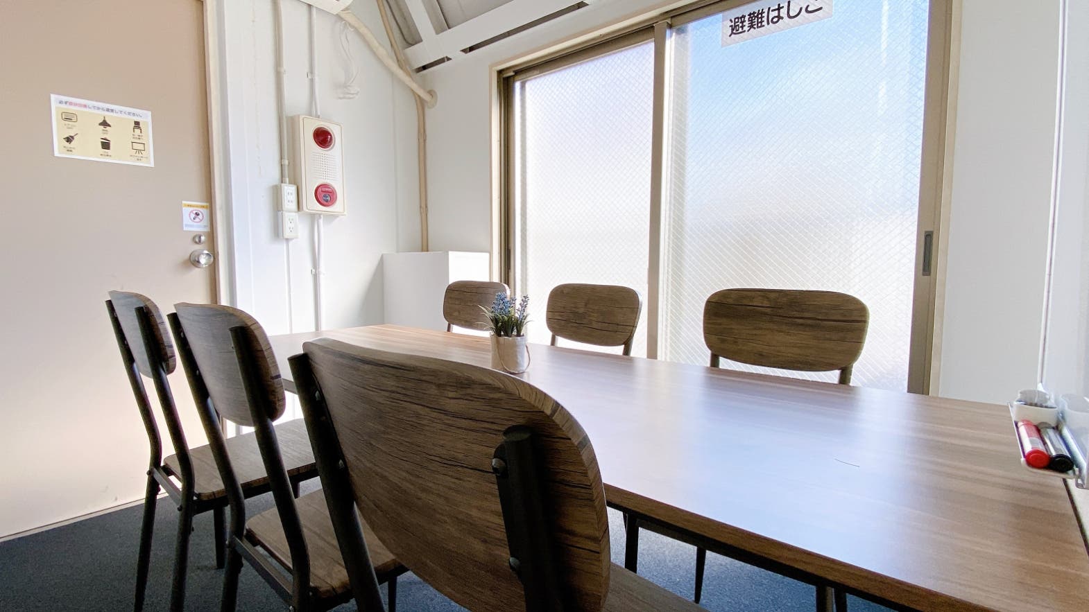 🎊好立地🎊｜🉐格安｜横浜駅4分❗VIVRE・ドンキ近く｜高速WiFi⚡｜👞土足🆗｜Colormell 横浜西口店 A室［〜6名］の写真3