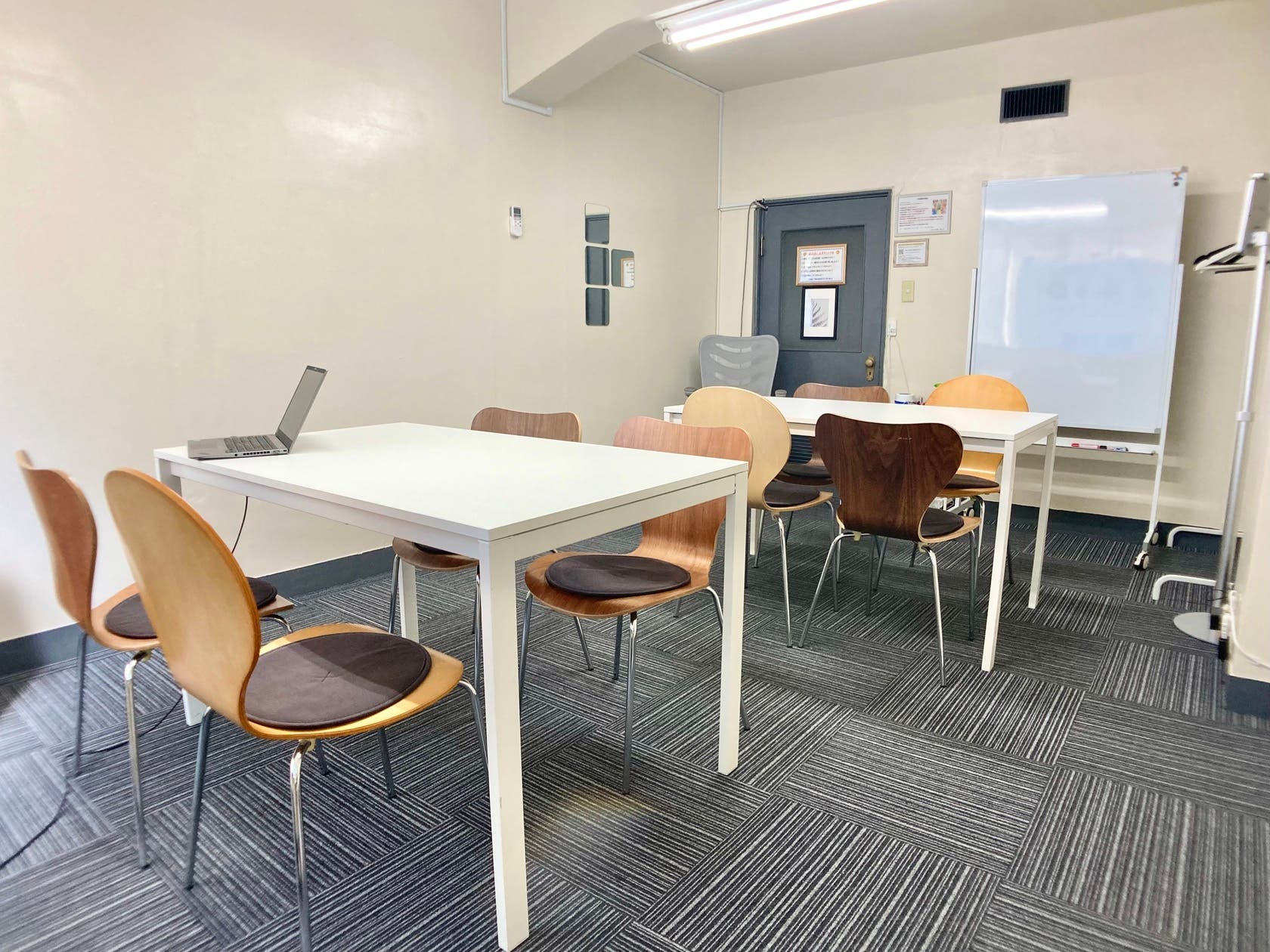 【神田 HB会議室】神田駅徒歩3分他★大型TV・高速Wi-Fi無料★テレワーク・会議・レッスン・撮影・ゲーム・施術等にどうぞ！の写真7