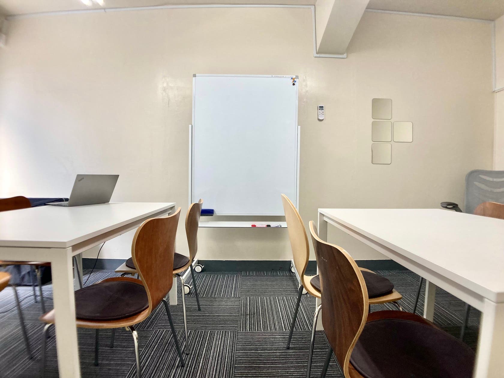 【神田 HB会議室】神田駅徒歩3分他★大型TV・高速Wi-Fi無料★テレワーク・会議・レッスン・撮影・ゲーム・施術等にどうぞ！の写真8