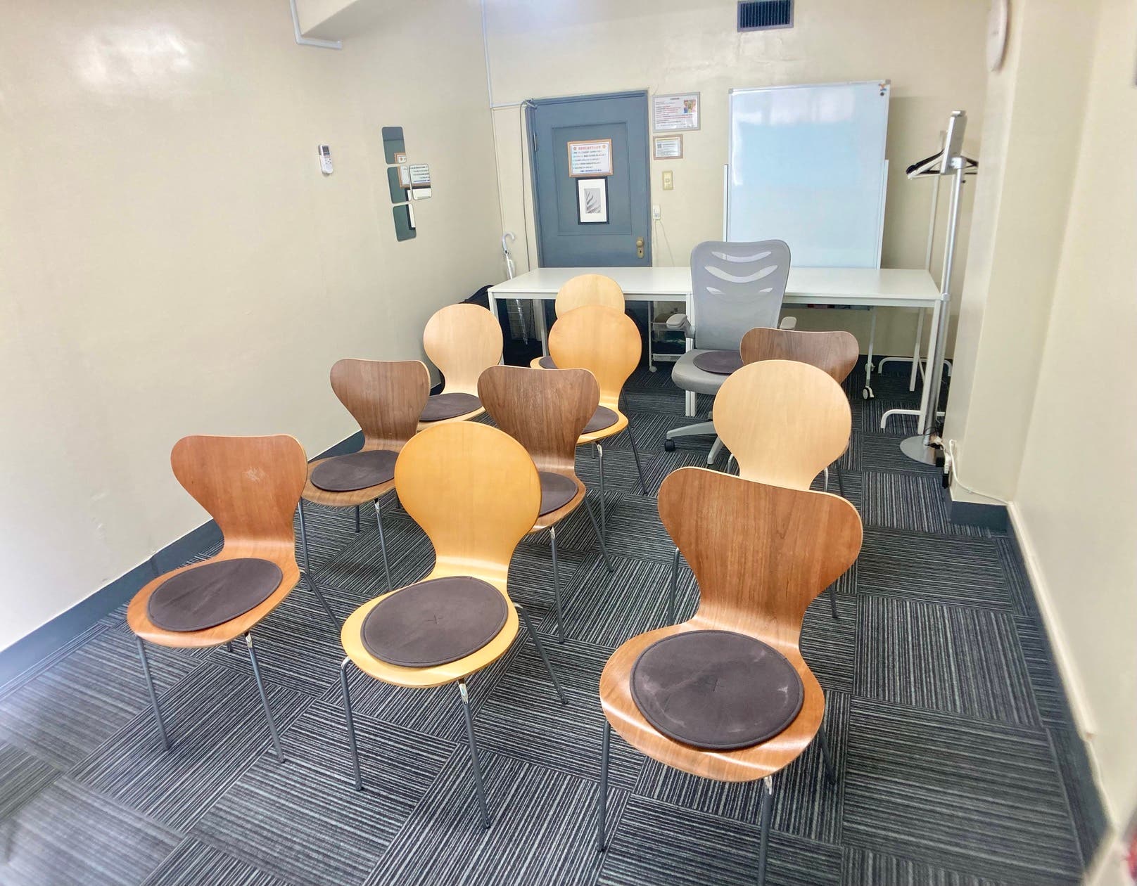 【神田 HB会議室】神田駅徒歩3分他★大型TV・高速Wi-Fi無料★テレワーク・会議・レッスン・撮影・ゲーム・施術等にどうぞ！の写真10