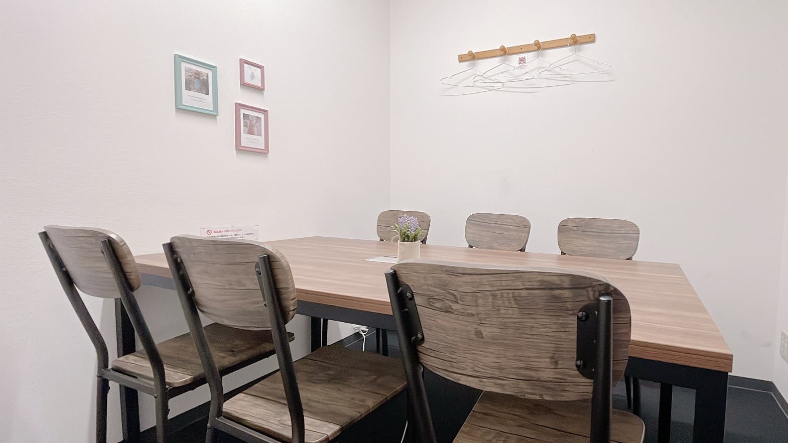 🎊好立地🎊｜🉐格安｜横浜駅4分❗VIVRE・ドンキ近く｜高速WiFi⚡｜👞土足🆗｜Colormell 横浜西口店 B室［〜6名］の写真1