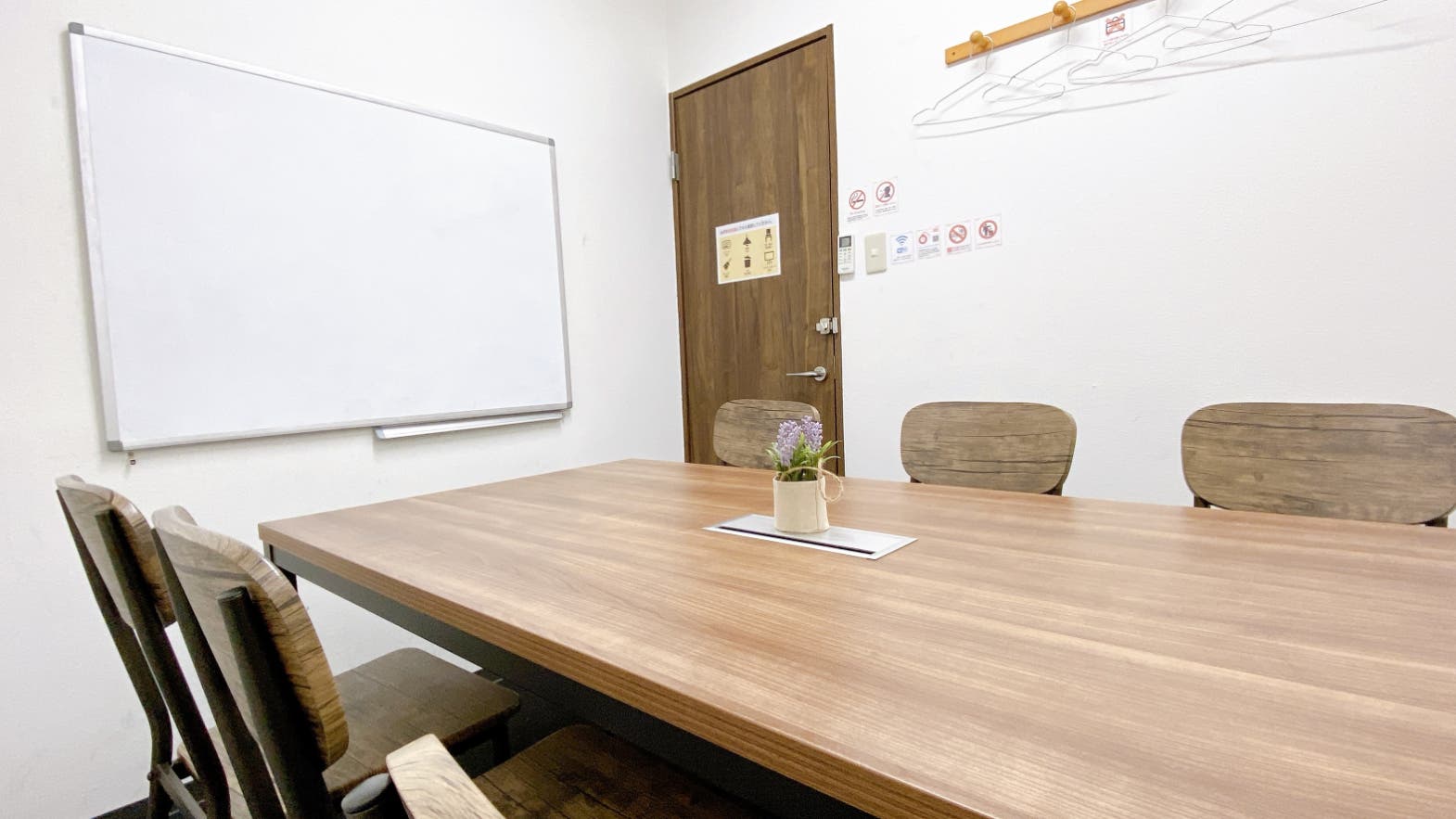 🎊好立地🎊｜🉐格安｜横浜駅4分❗VIVRE・ドンキ近く｜高速WiFi⚡｜👞土足🆗｜Colormell 横浜西口店 B室［〜6名］の写真3