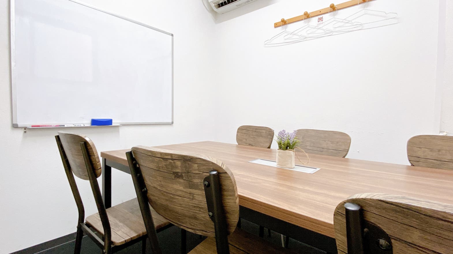 🎊好立地🎊｜🉐格安｜横浜駅4分❗VIVRE・ドンキ近く｜高速WiFi⚡｜👞土足🆗｜Colormell 横浜西口店 C室［〜5名］の写真2