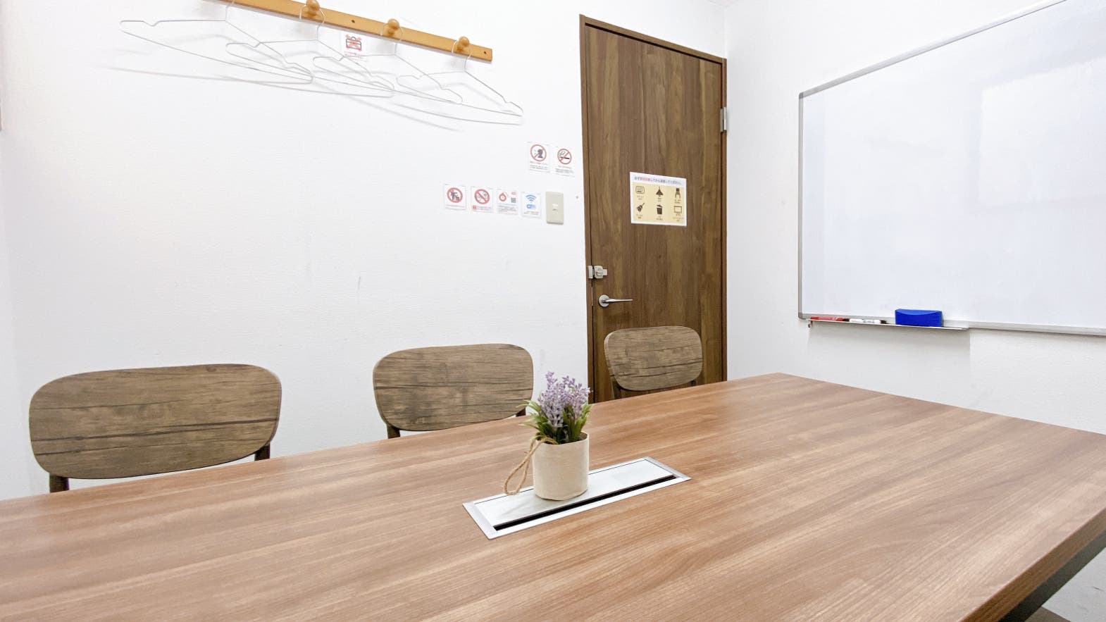 🎊好立地🎊｜🉐格安｜横浜駅4分❗VIVRE・ドンキ近く｜高速WiFi⚡｜👞土足🆗｜Colormell 横浜西口店 C室［〜5名］の写真3