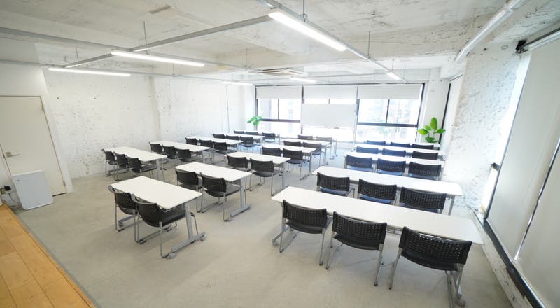 ＜ラルゴ会議室＞【期間限定！料金半額】名古屋駅徒歩5分！ゆったり40名利用！撮影用設備あり！Wi-Fi/プロジェクタ無料！