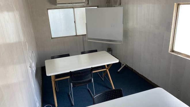 JR本八幡駅から徒歩1分、24時間いつでも使える、ワンフロアタイプの「会議室」の写真1