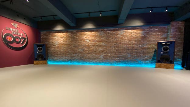 地下鉄東⼭線伏⾒駅から徒歩2分! 赤レンガでお洒落なレンタルスタジオ!の写真2