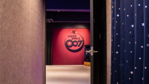 地下鉄東⼭線伏⾒駅から徒歩2分! 赤レンガでお洒落なレンタルスタジオ!の写真4