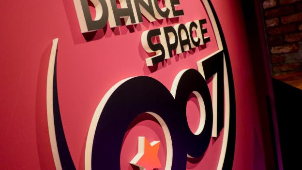 地下鉄東⼭線伏⾒駅から徒歩2分! 赤レンガでお洒落なレンタルスタジオ!の写真7