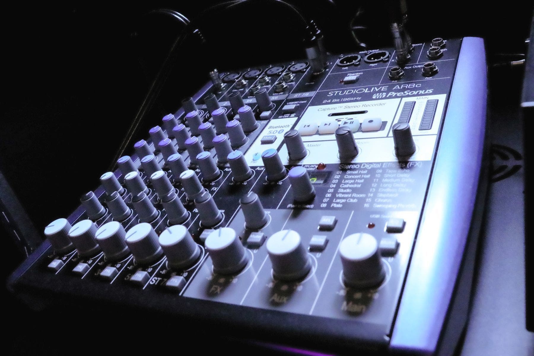 地下鉄東⼭線伏⾒駅から徒歩2分！ 赤レンガでお洒落なレンタルスタジオ！の写真8