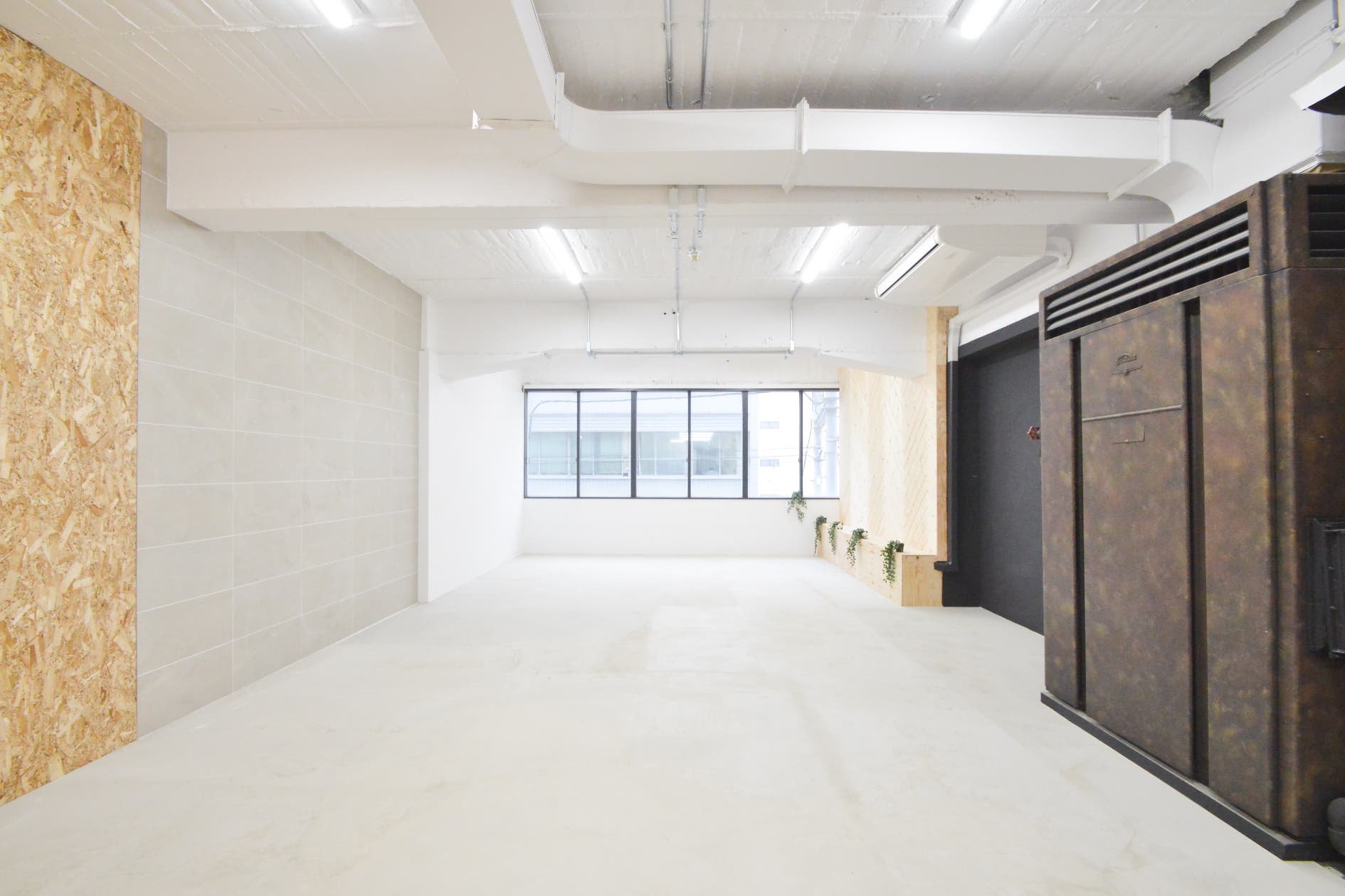 心斎橋駅、本町駅から徒歩約7分撮影スタジオ　4スタ　ドレスタの写真1