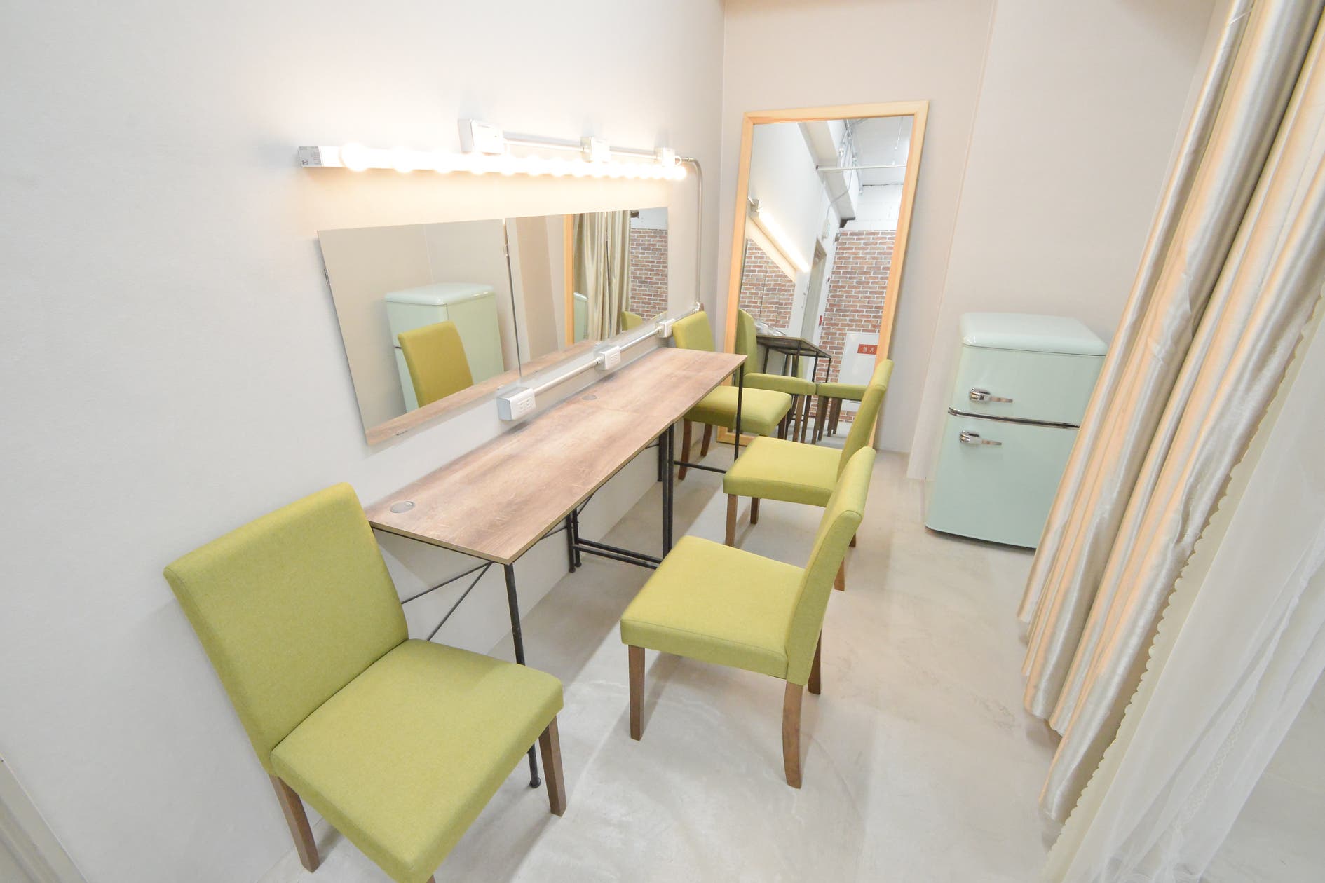 心斎橋駅、本町駅から徒歩約7分撮影スタジオ　4スタ　ドレスタの写真5