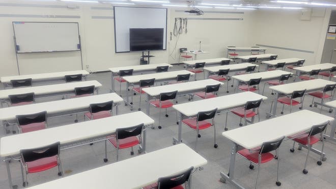 大阪長堀 貸会議室 【6階】B会議室 駅から2分 場所がわかりやすい長堀通り沿い スクール形式 生徒側40名~(60名)の写真1