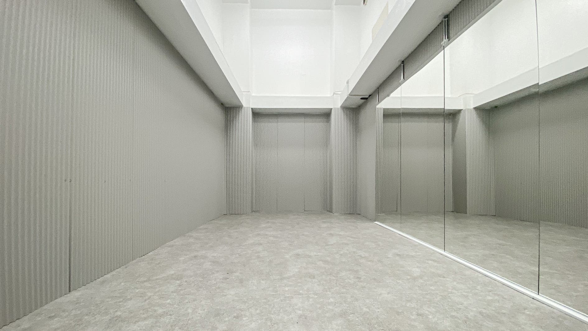 ベストホスト運営✨天高5m！照明で色が変えられる！ポートレート・Tiktok撮影に最適なスペース・ダンススタジオ！【4F】の写真5