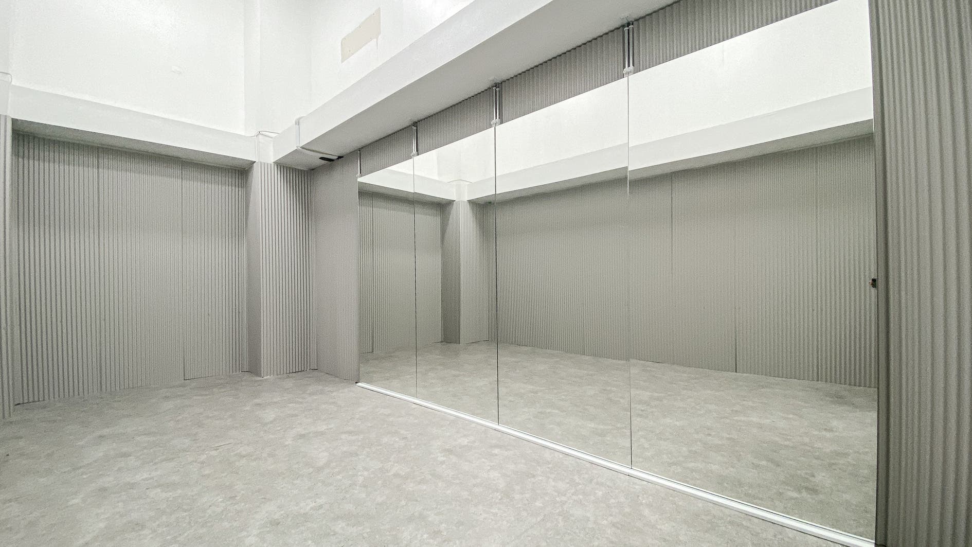 ベストホスト運営✨天高5m！照明で色が変えられる！ポートレート・Tiktok撮影に最適なスペース・ダンススタジオ！【4F】の写真4