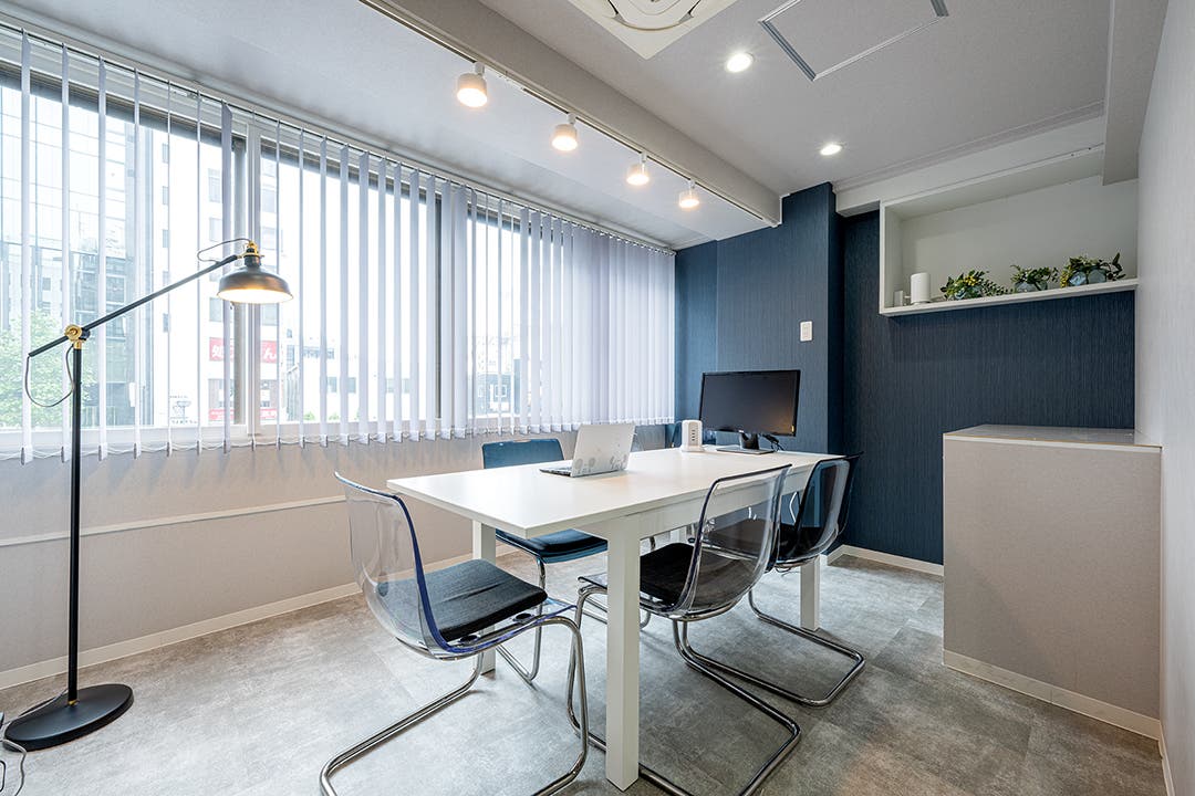 【会議室】ライブラリー（２F）　〜ビジネス書をメインに各種書籍が充実。ミーティングや面接などビジネスシーンに人気〜の写真2