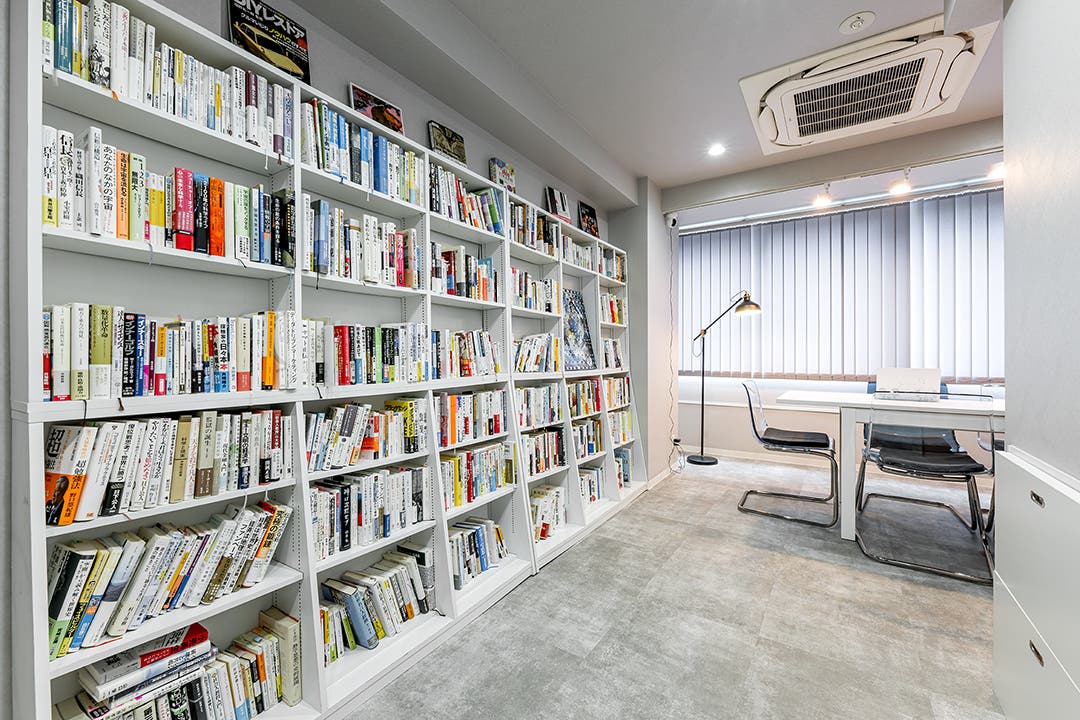 【会議室】ライブラリー（２F）　〜ビジネス書をメインに各種書籍が充実。ミーティングや面接などビジネスシーンに人気〜の写真3