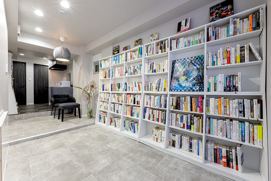 【会議室】ライブラリー（２F）　〜ビジネス書をメインに各種書籍が充実。ミーティングや面接などビジネスシーンに人気〜の写真4
