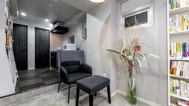 【会議室】ライブラリー(2F) 〜ビジネス書をメインに各種書籍が充実。ミーティングや面接などビジネスシーンに人気〜の写真7