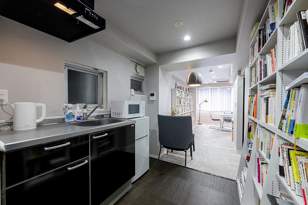 【会議室】ライブラリー（２F）　〜ビジネス書をメインに各種書籍が充実。ミーティングや面接などビジネスシーンに人気〜の写真9