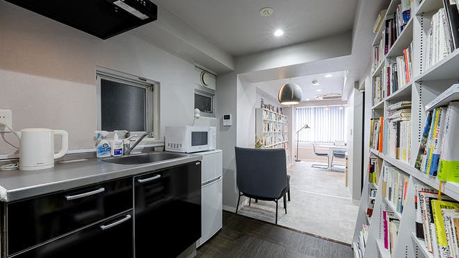 【会議室】ライブラリー(2F) 〜ビジネス書をメインに各種書籍が充実。ミーティングや面接などビジネスシーンに人気〜の写真9