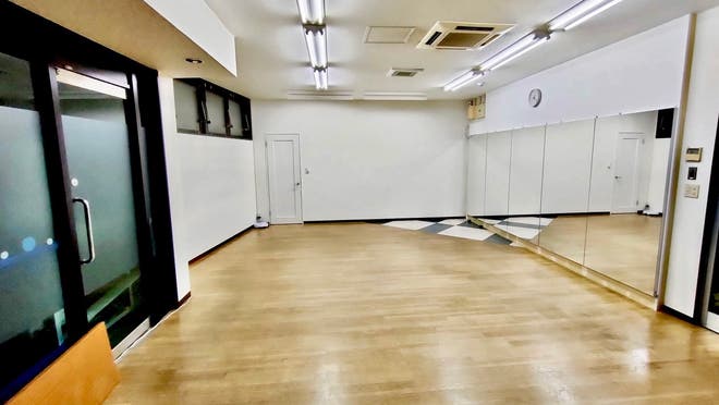 ダンスができる格安レンタルスタジオ/大型鏡4.5m、高さ1.8m、フローリング/空いていれば当日のご予約も可能!の写真3